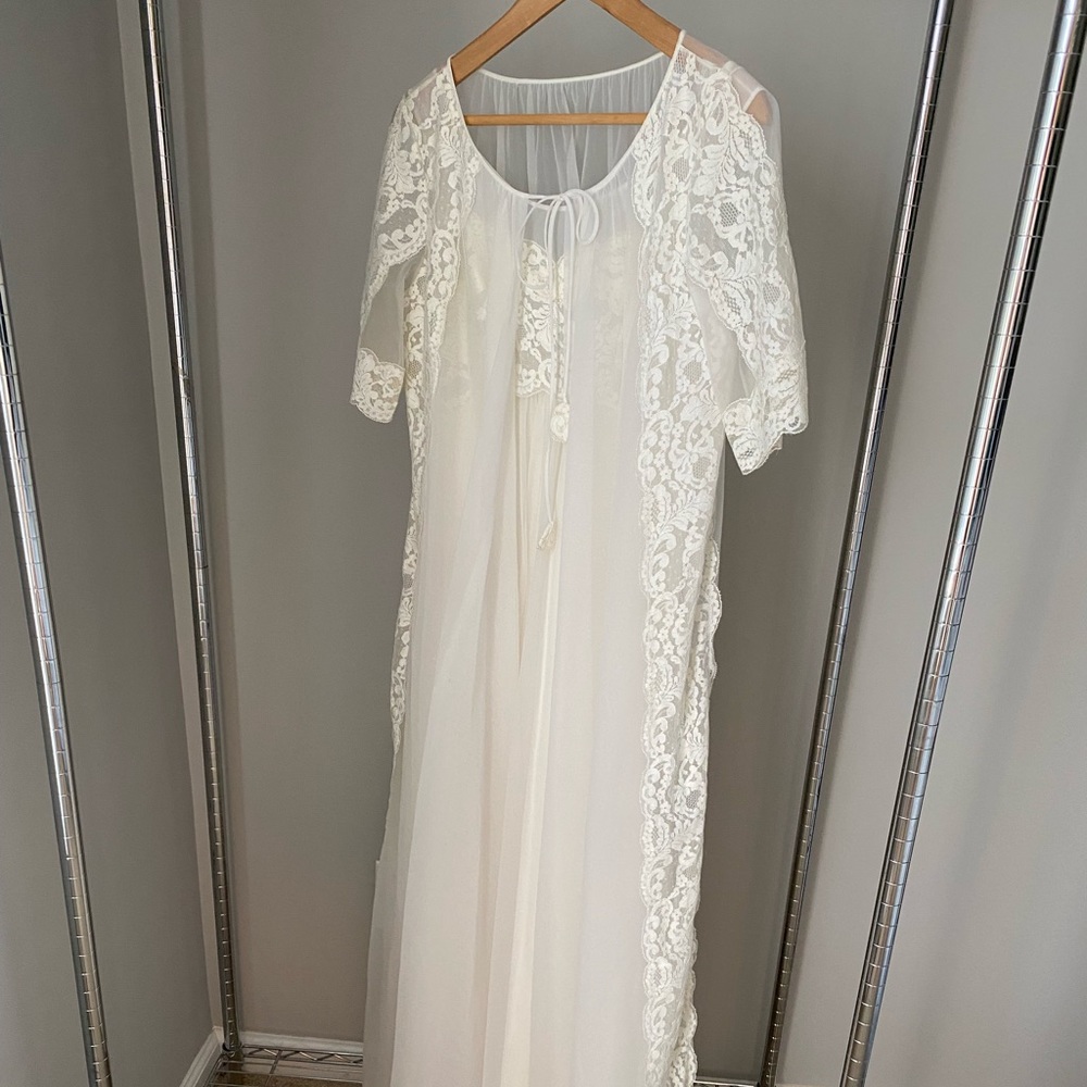 Vintage Shadowline Ivory Robe & Nightgown - Gem